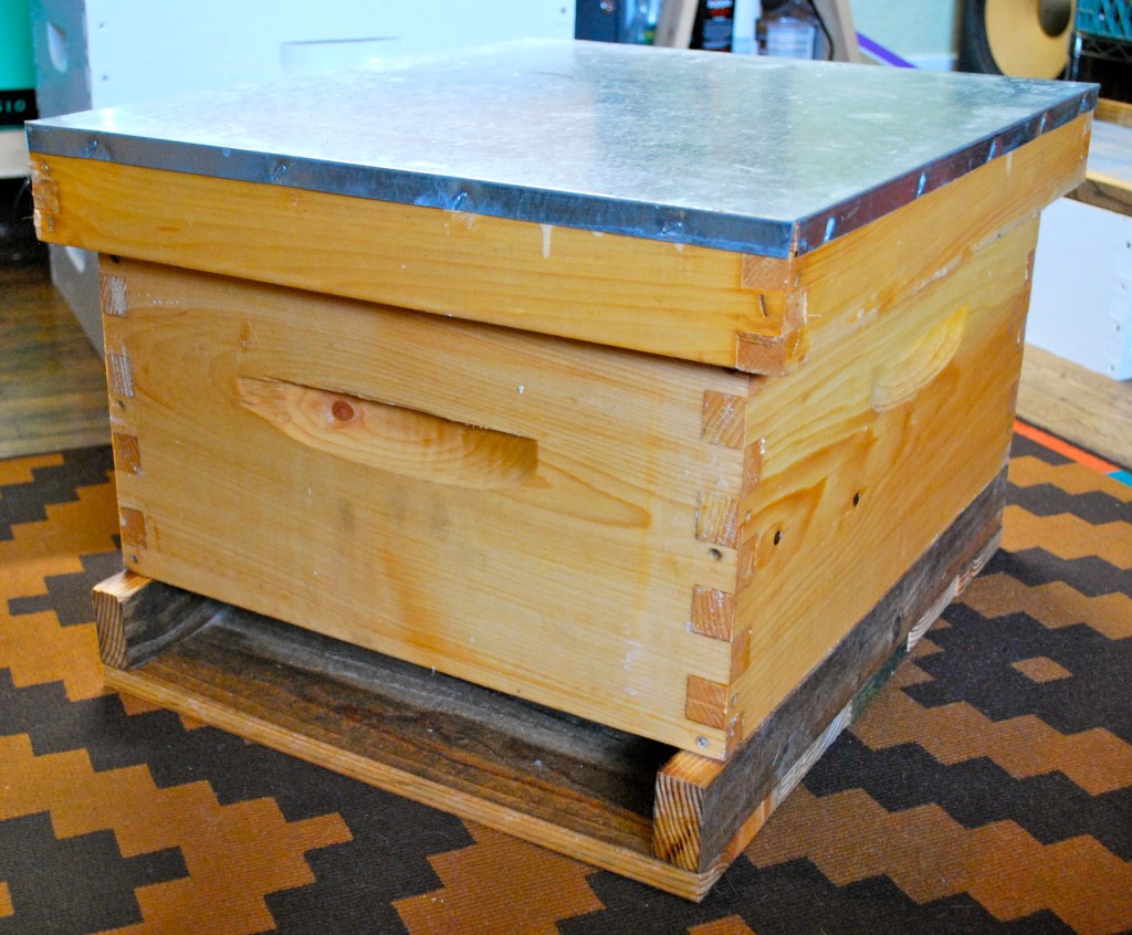 DIY Convertible Screened/Solid Bottom Board | Abernathy's Rabbitry